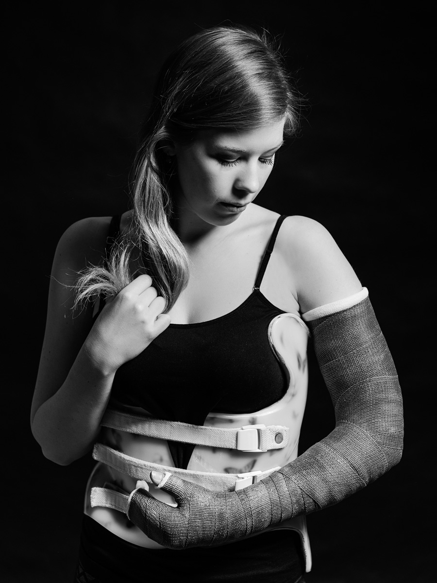 Broken Body Serie - "Vivien" (Download) - Erik Schlicksbier