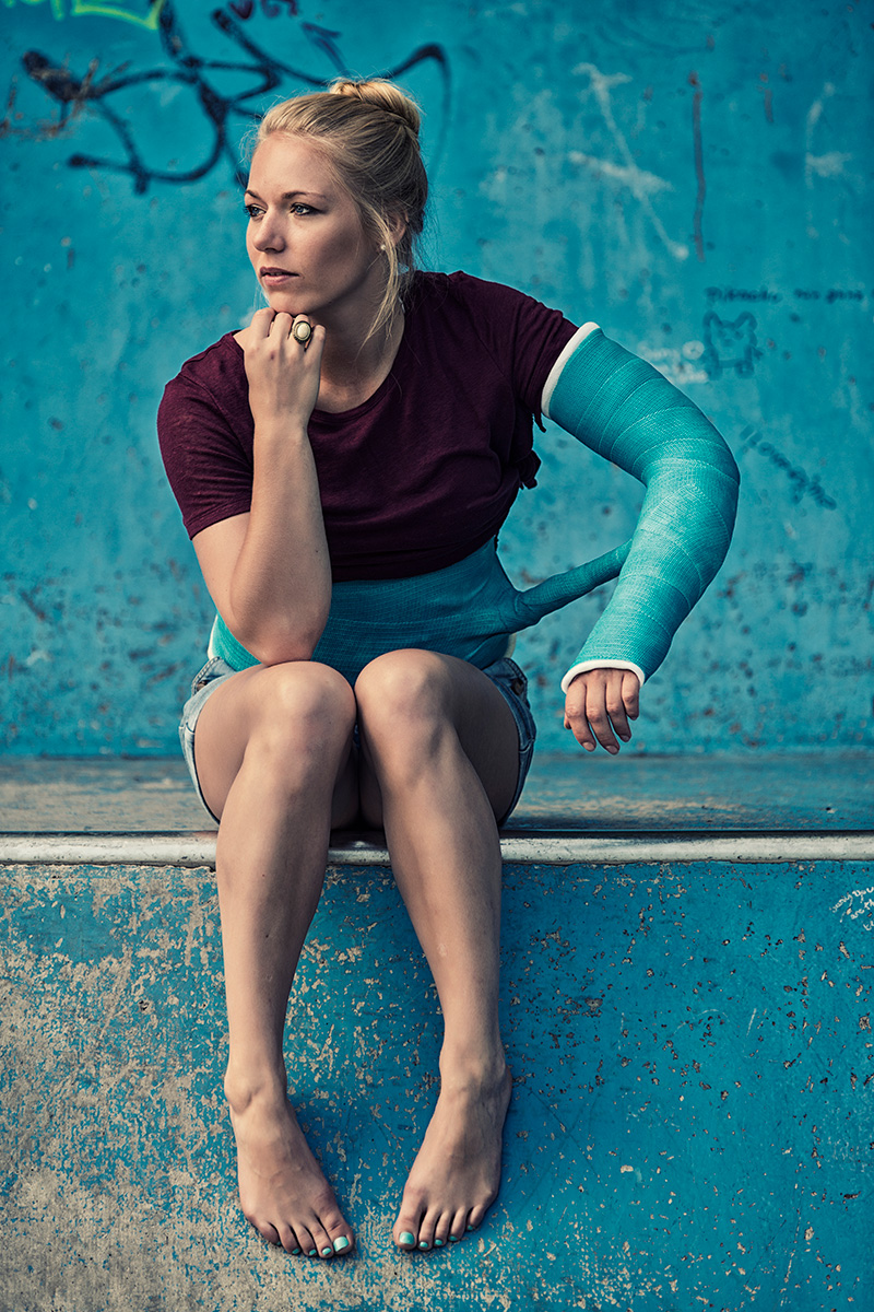 The Broken Body Series - "Sina II" - Fineart Druck - Erik Schlicksbier